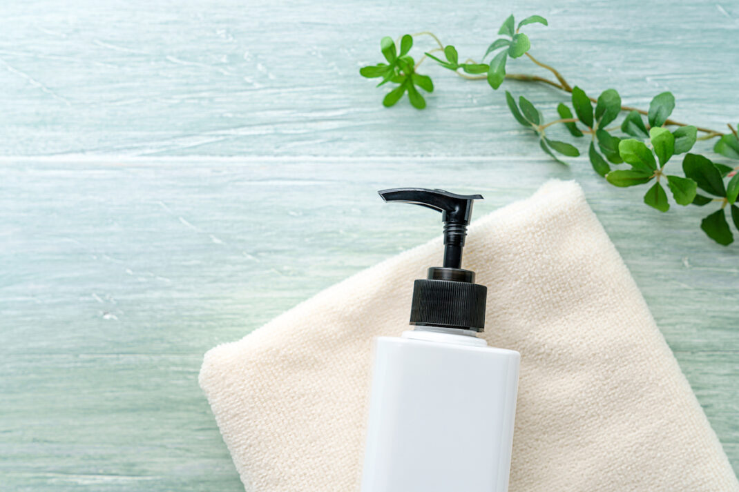 シリコンシャンプーって髪に良いの？悪いの？シリコンが毛髪に与える役割を解説！おすすめ商品も紹介 – betop media